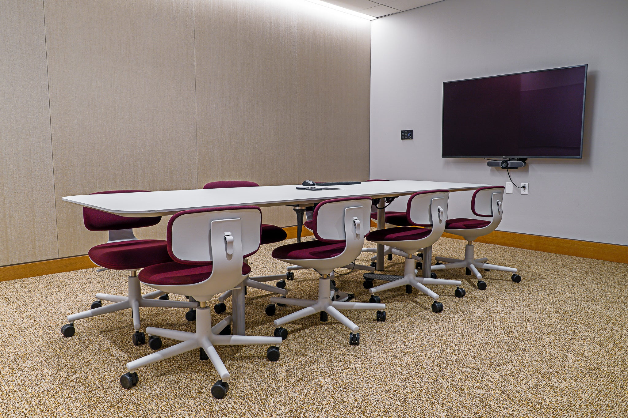 Holman Biotech Commons: 8-seat group study room (Room 5) | Penn Libraries